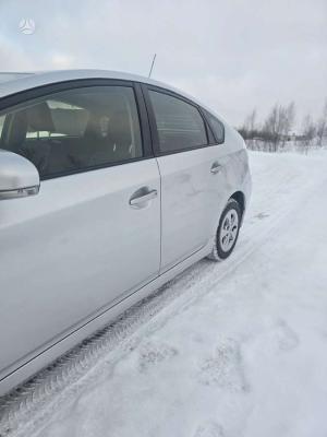 Pelēks Toyota Prius 2013 Viļņa, ar dzinēja tilpumu 1.80 L un nobraukumu 185 tūkst. km par 7999 €, foto 4 vietnē AUTOMOTO.COM.LV