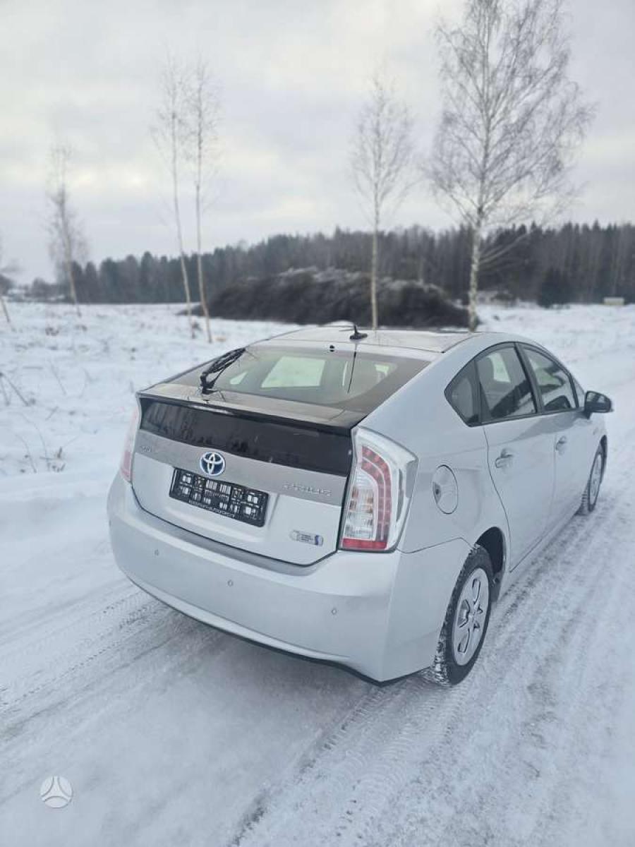 Pelēks Toyota Prius 2013 Viļņa, ar dzinēja tilpumu 1.80 L un nobraukumu 185 tūkst. km par 7999 €, foto 6 vietnē AUTOMOTO.COM.LV