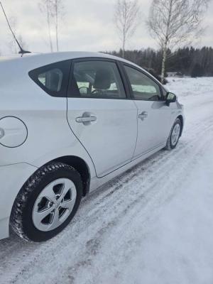 Pelēks Toyota Prius 2013 Viļņa, ar dzinēja tilpumu 1.80 L un nobraukumu 185 tūkst. km par 7999 €, foto 7 vietnē AUTOMOTO.COM.LV