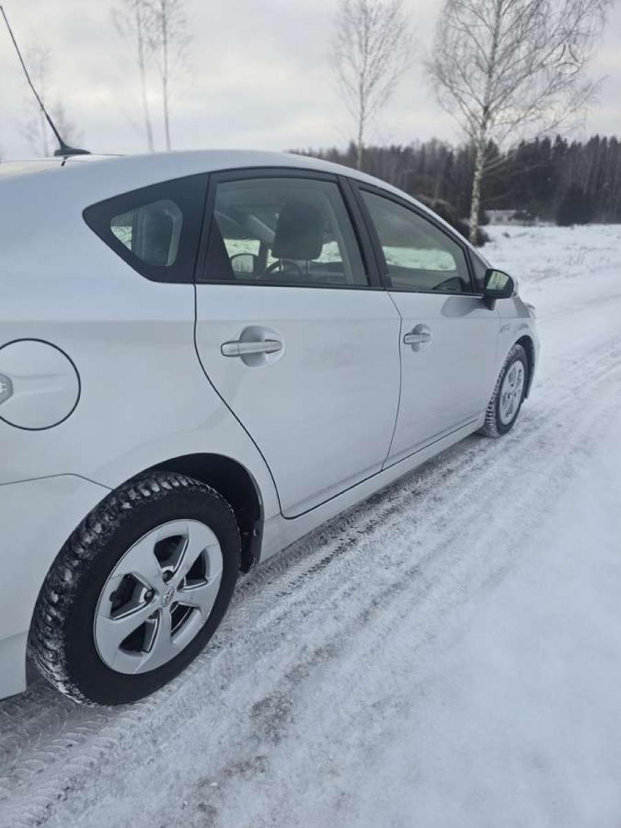 Pelēks Toyota Prius 2013 Viļņa, ar dzinēja tilpumu 1.80 L un nobraukumu 185 tūkst. km par 7999 €, foto 7 vietnē AUTOMOTO.COM.LV