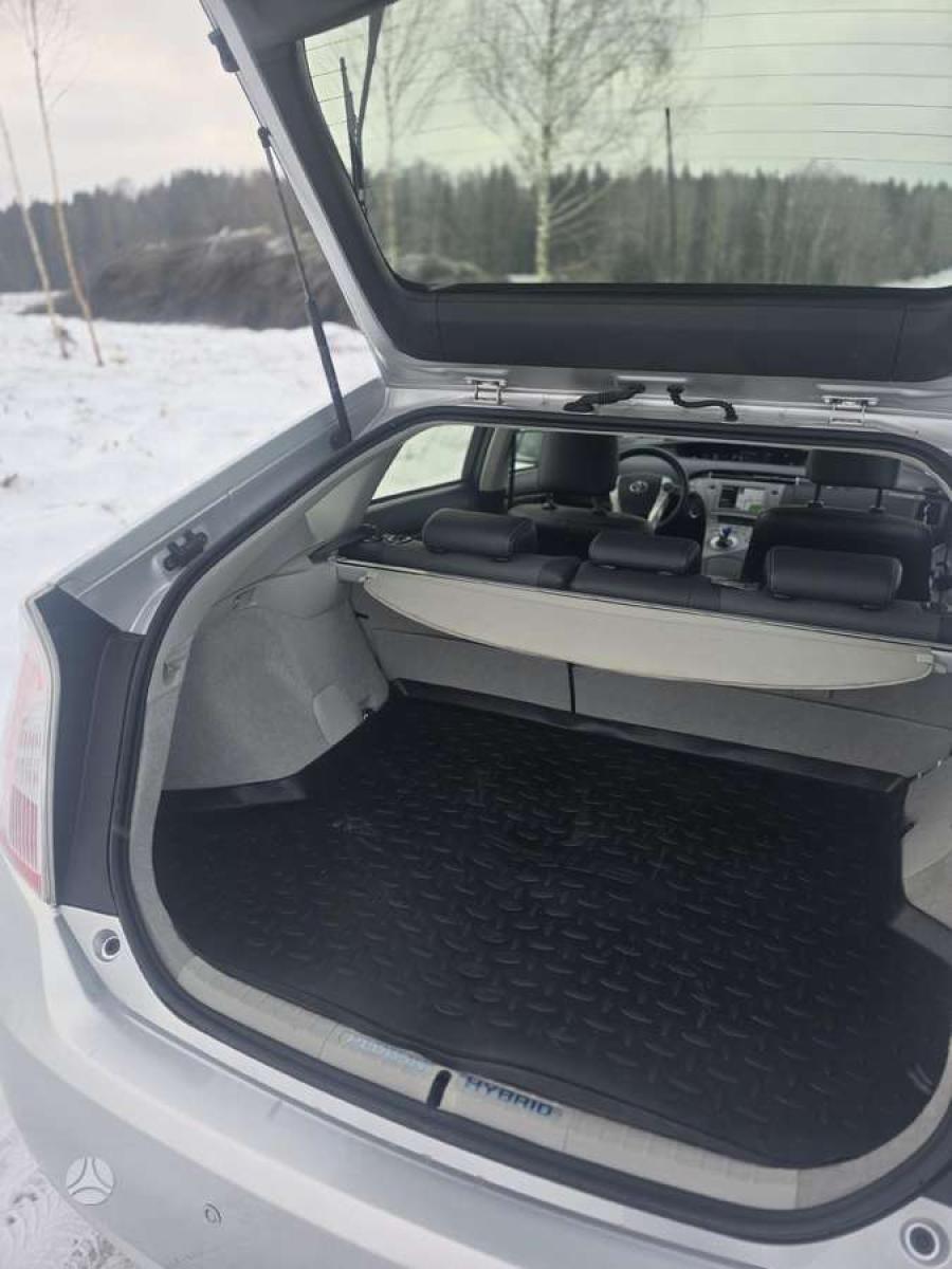 Pelēks Toyota Prius 2013 Viļņa, ar dzinēja tilpumu 1.80 L un nobraukumu 185 tūkst. km par 7999 €, foto 9 vietnē AUTOMOTO.COM.LV