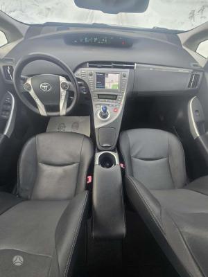 Pelēks Toyota Prius 2013 Viļņa, ar dzinēja tilpumu 1.80 L un nobraukumu 185 tūkst. km par 7999 €, foto 15 vietnē AUTOMOTO.COM.LV