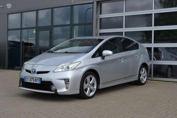 Pelēks Toyota Prius 2013 Viļņa, ar dzinēja tilpumu 1.80 L un nobraukumu 272 tūkst. km par 8500 €, foto 2 vietnē AUTOMOTO.COM.LV