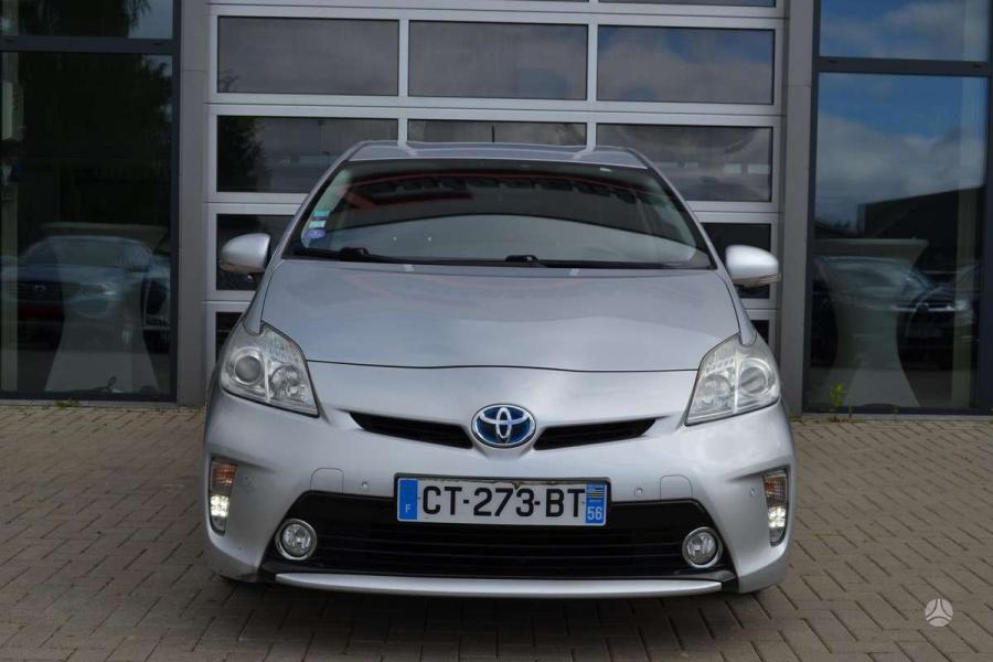 Pelēks Toyota Prius 2013 Viļņa, ar dzinēja tilpumu 1.80 L un nobraukumu 272 tūkst. km par 8500 €, foto 4 vietnē AUTOMOTO.COM.LV