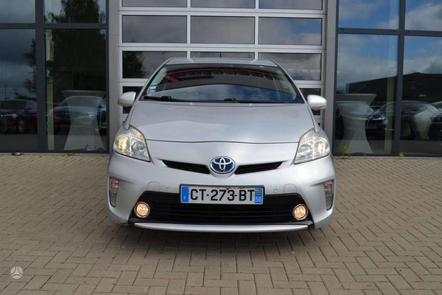 Pelēks Toyota Prius 2013 Viļņa, ar dzinēja tilpumu 1.80 L un nobraukumu 272 tūkst. km par 8500 €, foto 5 vietnē AUTOMOTO.COM.LV