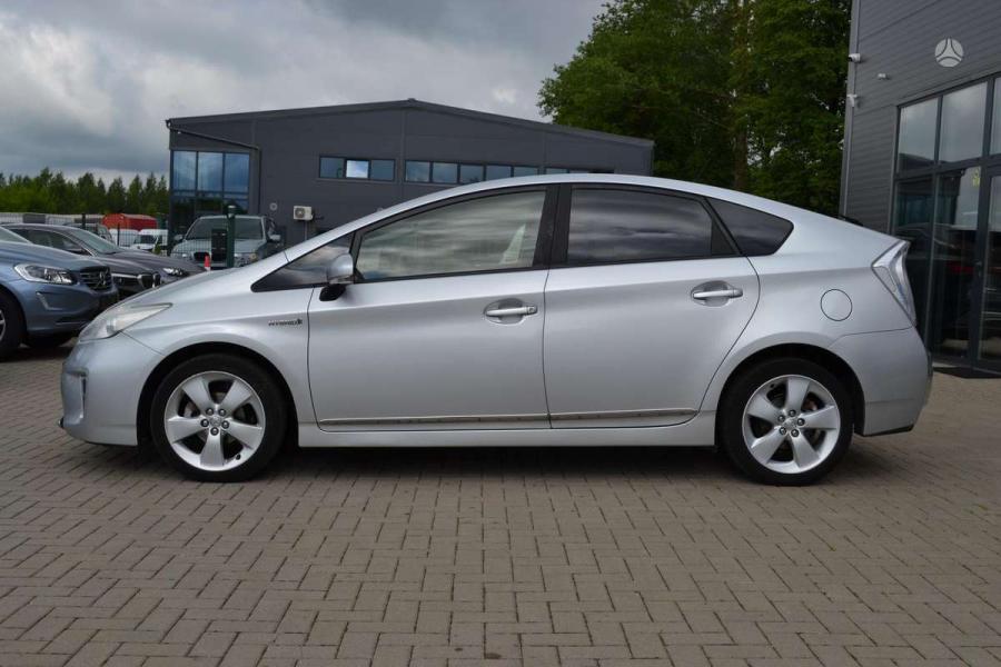 Pelēks Toyota Prius 2013 Viļņa, ar dzinēja tilpumu 1.80 L un nobraukumu 272 tūkst. km par 8500 €, foto 8 vietnē AUTOMOTO.COM.LV