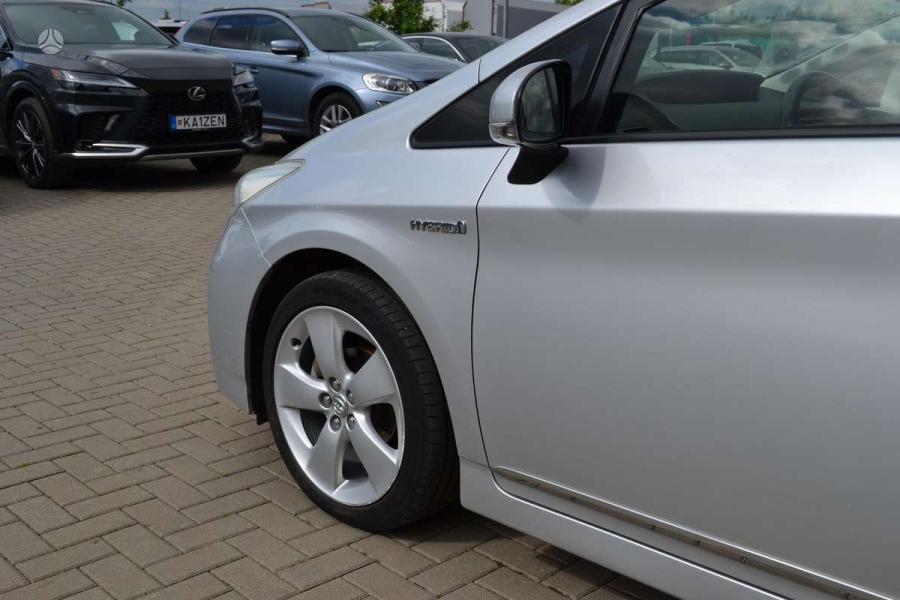 Pelēks Toyota Prius 2013 Viļņa, ar dzinēja tilpumu 1.80 L un nobraukumu 272 tūkst. km par 8500 €, foto 13 vietnē AUTOMOTO.COM.LV