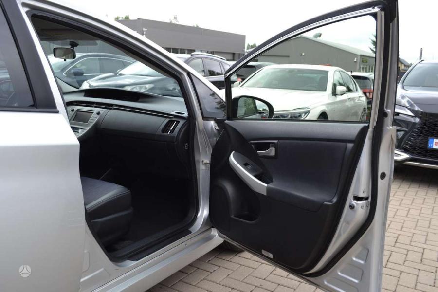 Pelēks Toyota Prius 2013 Viļņa, ar dzinēja tilpumu 1.80 L un nobraukumu 272 tūkst. km par 8500 €, foto 16 vietnē AUTOMOTO.COM.LV