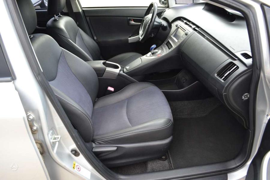 Pelēks Toyota Prius 2013 Viļņa, ar dzinēja tilpumu 1.80 L un nobraukumu 272 tūkst. km par 8500 €, foto 17 vietnē AUTOMOTO.COM.LV