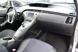 Pelēks Toyota Prius 2013 Viļņa, ar dzinēja tilpumu 1.80 L un nobraukumu 272 tūkst. km par 8500 €, foto 18 vietnē AUTOMOTO.COM.LV