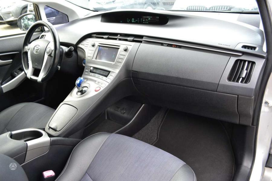 Pelēks Toyota Prius 2013 Viļņa, ar dzinēja tilpumu 1.80 L un nobraukumu 272 tūkst. km par 8500 €, foto 18 vietnē AUTOMOTO.COM.LV