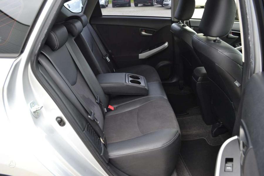 Pelēks Toyota Prius 2013 Viļņa, ar dzinēja tilpumu 1.80 L un nobraukumu 272 tūkst. km par 8500 €, foto 21 vietnē AUTOMOTO.COM.LV