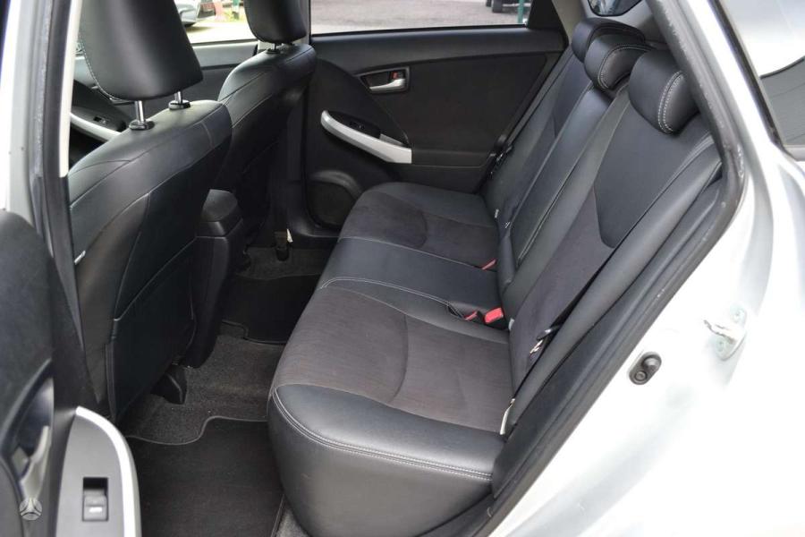 Pelēks Toyota Prius 2013 Viļņa, ar dzinēja tilpumu 1.80 L un nobraukumu 272 tūkst. km par 8500 €, foto 27 vietnē AUTOMOTO.COM.LV
