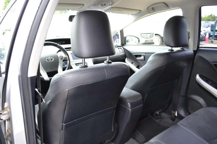 Pelēks Toyota Prius 2013 Viļņa, ar dzinēja tilpumu 1.80 L un nobraukumu 272 tūkst. km par 8500 €, foto 28 vietnē AUTOMOTO.COM.LV