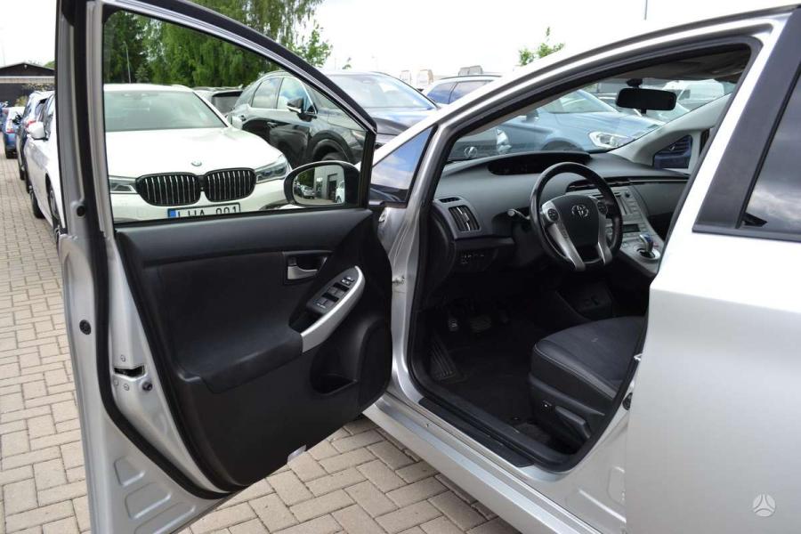 Pelēks Toyota Prius 2013 Viļņa, ar dzinēja tilpumu 1.80 L un nobraukumu 272 tūkst. km par 8500 €, foto 30 vietnē AUTOMOTO.COM.LV