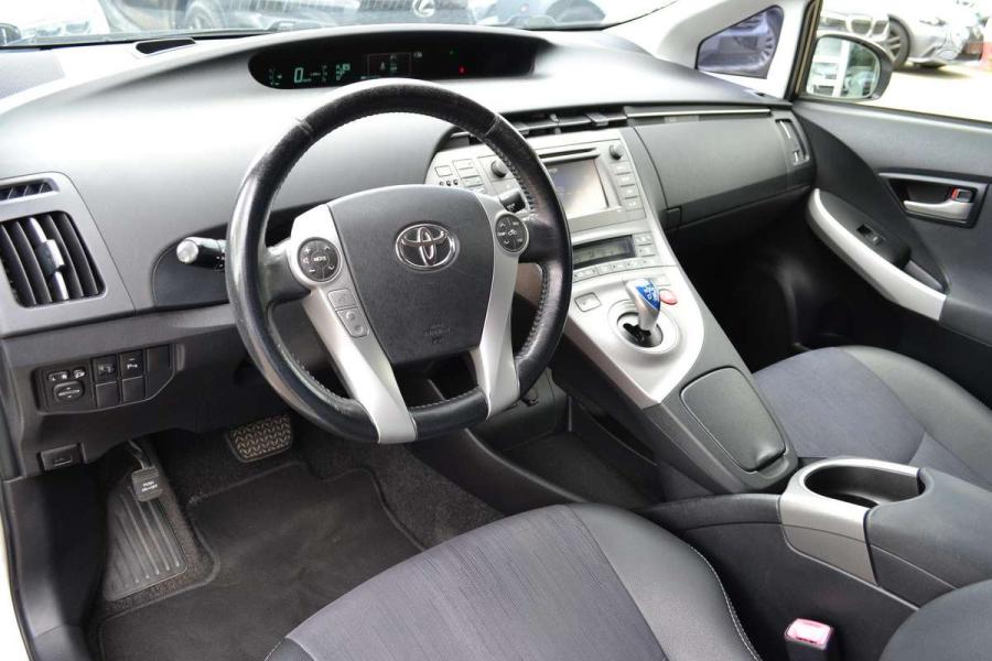 Pelēks Toyota Prius 2013 Viļņa, ar dzinēja tilpumu 1.80 L un nobraukumu 272 tūkst. km par 8500 €, foto 32 vietnē AUTOMOTO.COM.LV