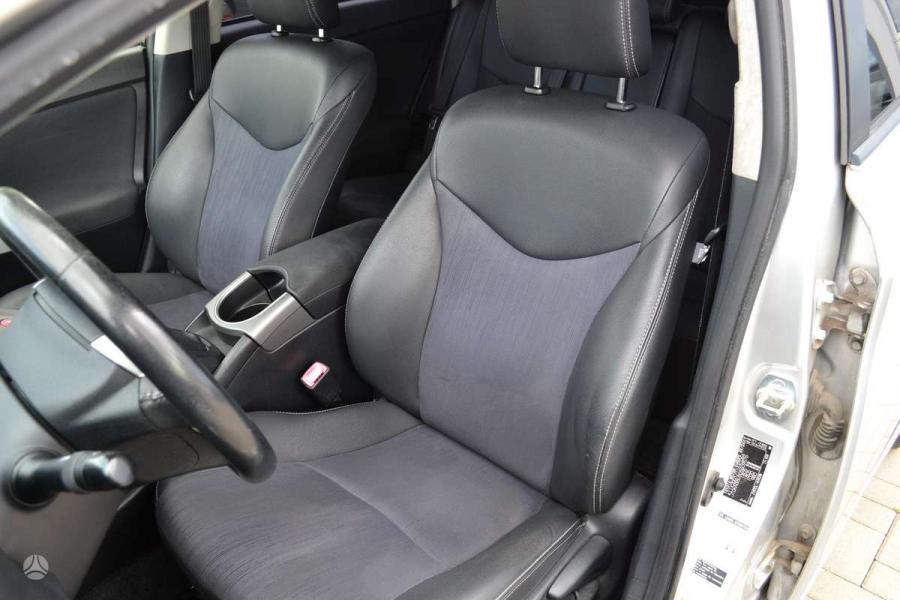 Pelēks Toyota Prius 2013 Viļņa, ar dzinēja tilpumu 1.80 L un nobraukumu 272 tūkst. km par 8500 €, foto 34 vietnē AUTOMOTO.COM.LV