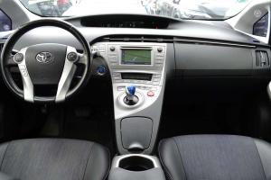 Pelēks Toyota Prius 2013 Viļņa, ar dzinēja tilpumu 1.80 L un nobraukumu 272 tūkst. km par 8500 €, foto 36 vietnē AUTOMOTO.COM.LV