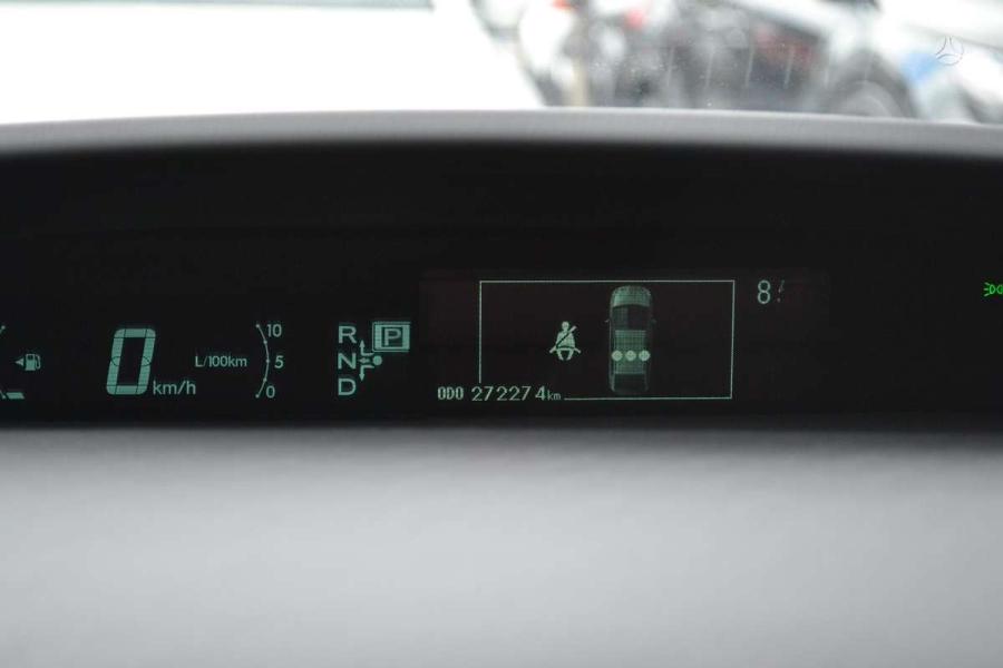 Pelēks Toyota Prius 2013 Viļņa, ar dzinēja tilpumu 1.80 L un nobraukumu 272 tūkst. km par 8500 €, foto 39 vietnē AUTOMOTO.COM.LV