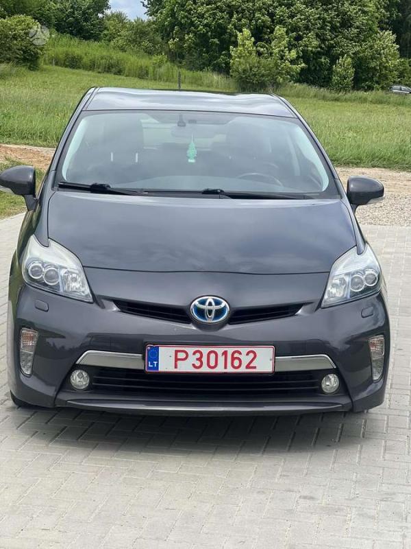 Серый Тойота Приус 2013 в Алитус, объемом двигателя 1.80 л и пробегом 253 тыс. км за 8200 €, фото 2 на AUTOMOTO.COM.LV