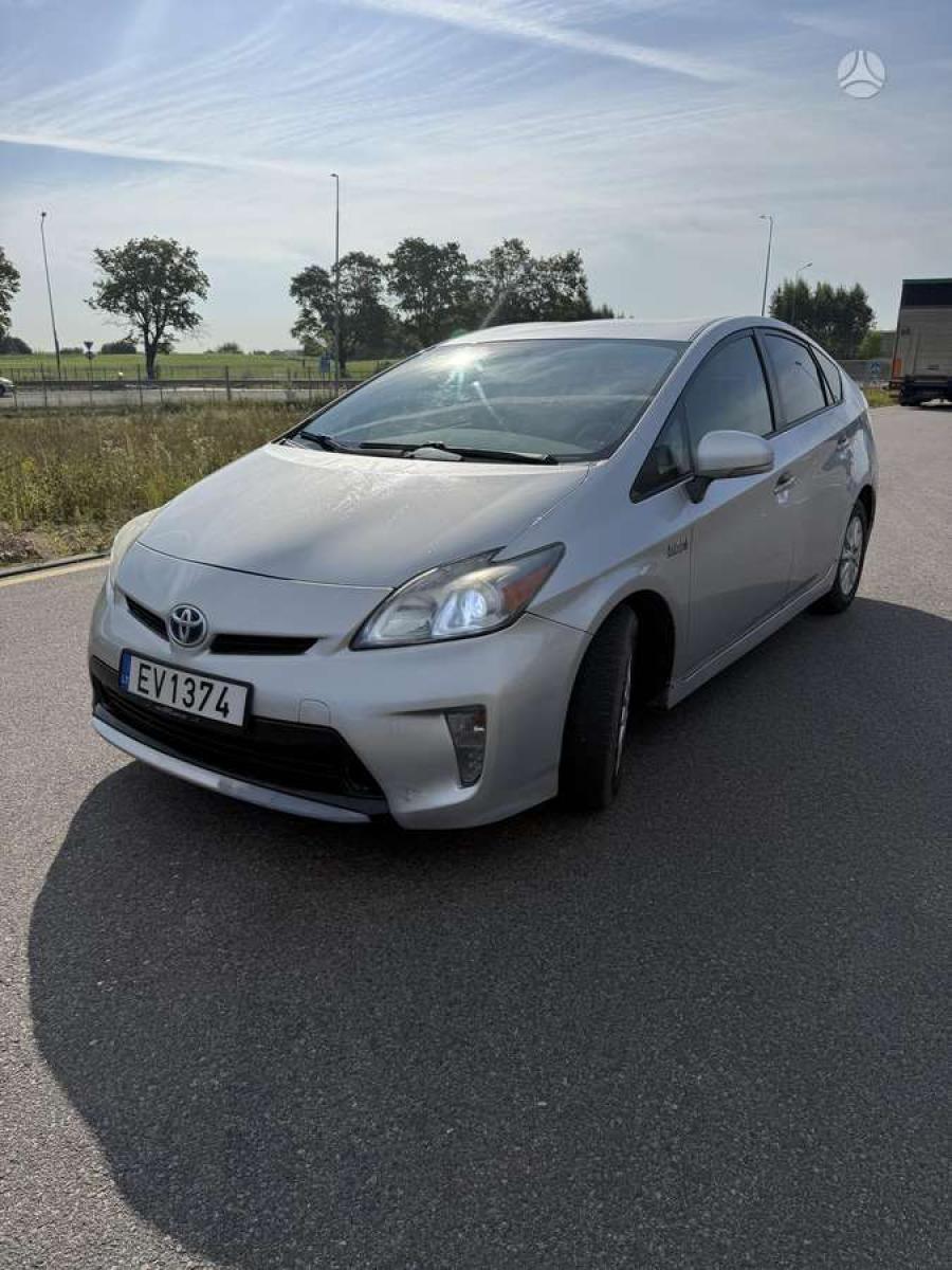 Pelēks Toyota Prius 2013 Viļņa, ar dzinēja tilpumu 1.80 L un nobraukumu 276 tūkst. km par 8300 €, foto 3 vietnē AUTOMOTO.COM.LV