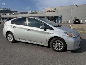 Pelēks Toyota Prius 2013 Viļņa, ar dzinēja tilpumu 1.80 L un nobraukumu 276 tūkst. km par 8300 €, foto 4 vietnē AUTOMOTO.COM.LV