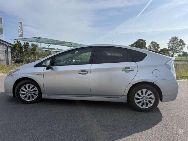 Pelēks Toyota Prius 2013 Viļņa, ar dzinēja tilpumu 1.80 L un nobraukumu 276 tūkst. km par 8300 €, foto 6 vietnē AUTOMOTO.COM.LV