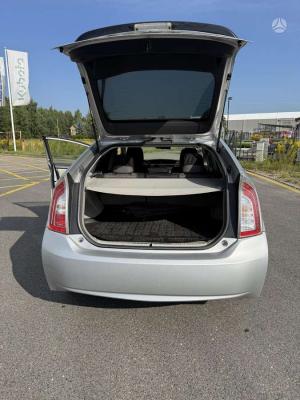Pelēks Toyota Prius 2013 Viļņa, ar dzinēja tilpumu 1.80 L un nobraukumu 276 tūkst. km par 8300 €, foto 7 vietnē AUTOMOTO.COM.LV