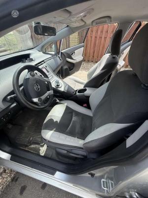Pelēks Toyota Prius 2013 Viļņa, ar dzinēja tilpumu 1.80 L un nobraukumu 276 tūkst. km par 8300 €, foto 8 vietnē AUTOMOTO.COM.LV