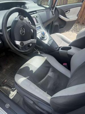 Pelēks Toyota Prius 2013 Viļņa, ar dzinēja tilpumu 1.80 L un nobraukumu 276 tūkst. km par 8300 €, foto 9 vietnē AUTOMOTO.COM.LV