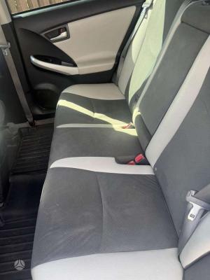 Pelēks Toyota Prius 2013 Viļņa, ar dzinēja tilpumu 1.80 L un nobraukumu 276 tūkst. km par 8300 €, foto 10 vietnē AUTOMOTO.COM.LV