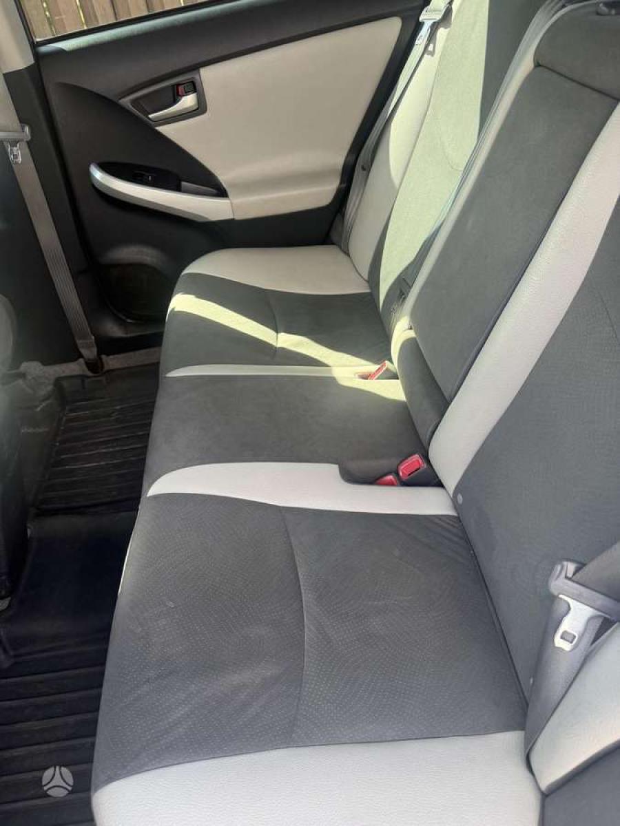 Pelēks Toyota Prius 2013 Viļņa, ar dzinēja tilpumu 1.80 L un nobraukumu 276 tūkst. km par 8300 €, foto 10 vietnē AUTOMOTO.COM.LV