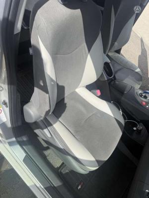 Pelēks Toyota Prius 2013 Viļņa, ar dzinēja tilpumu 1.80 L un nobraukumu 276 tūkst. km par 8300 €, foto 11 vietnē AUTOMOTO.COM.LV
