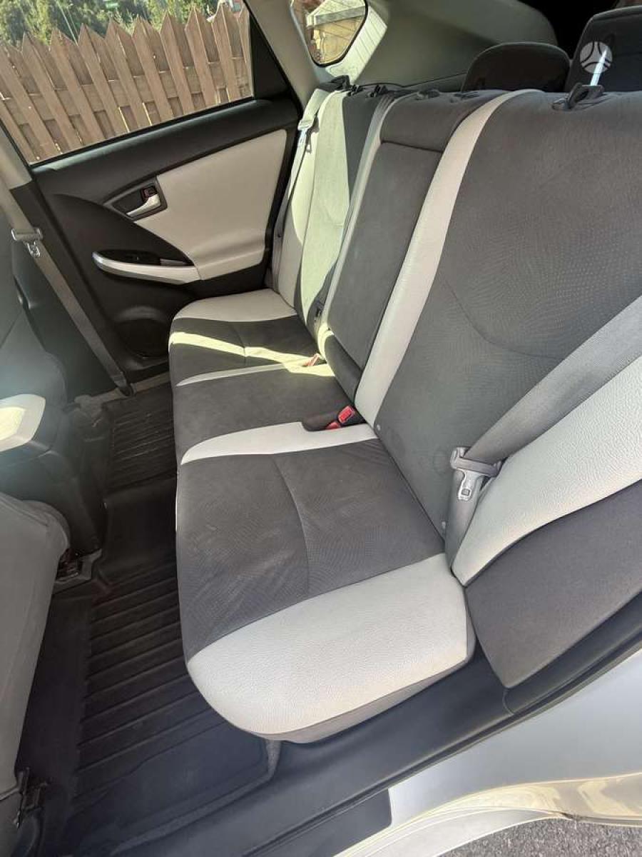 Pelēks Toyota Prius 2013 Viļņa, ar dzinēja tilpumu 1.80 L un nobraukumu 276 tūkst. km par 8300 €, foto 12 vietnē AUTOMOTO.COM.LV