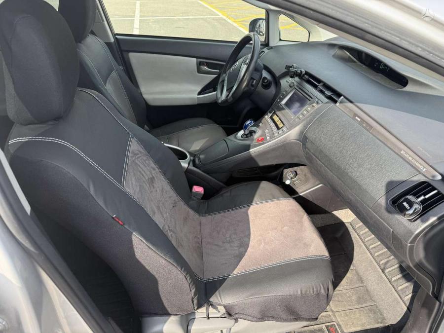 Pelēks Toyota Prius 2013 Viļņa, ar dzinēja tilpumu 1.80 L un nobraukumu 276 tūkst. km par 8300 €, foto 14 vietnē AUTOMOTO.COM.LV