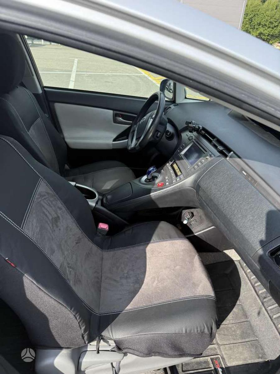 Pelēks Toyota Prius 2013 Viļņa, ar dzinēja tilpumu 1.80 L un nobraukumu 276 tūkst. km par 8300 €, foto 15 vietnē AUTOMOTO.COM.LV