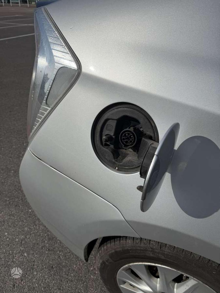 Pelēks Toyota Prius 2013 Viļņa, ar dzinēja tilpumu 1.80 L un nobraukumu 276 tūkst. km par 8300 €, foto 17 vietnē AUTOMOTO.COM.LV