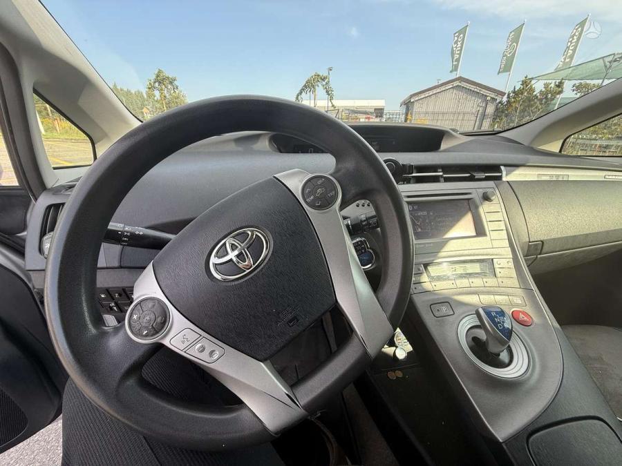 Pelēks Toyota Prius 2013 Viļņa, ar dzinēja tilpumu 1.80 L un nobraukumu 276 tūkst. km par 8300 €, foto 19 vietnē AUTOMOTO.COM.LV