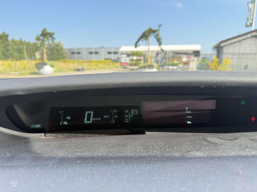 Pelēks Toyota Prius 2013 Viļņa, ar dzinēja tilpumu 1.80 L un nobraukumu 276 tūkst. km par 8300 €, foto 20 vietnē AUTOMOTO.COM.LV