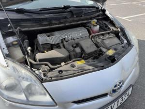 Pelēks Toyota Prius 2013 Viļņa, ar dzinēja tilpumu 1.80 L un nobraukumu 276 tūkst. km par 8300 €, foto 24 vietnē AUTOMOTO.COM.LV