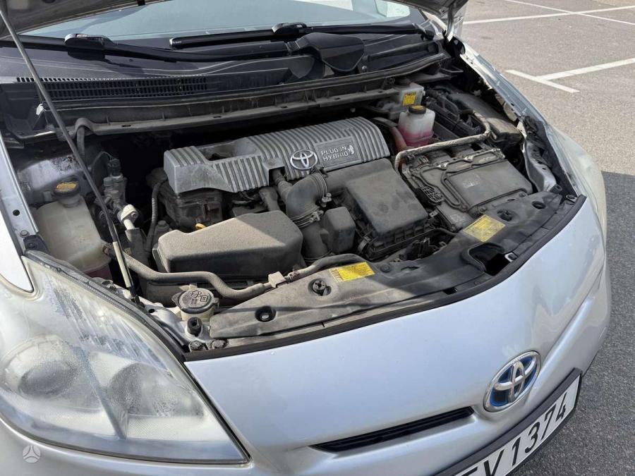 Pelēks Toyota Prius 2013 Viļņa, ar dzinēja tilpumu 1.80 L un nobraukumu 276 tūkst. km par 8300 €, foto 24 vietnē AUTOMOTO.COM.LV