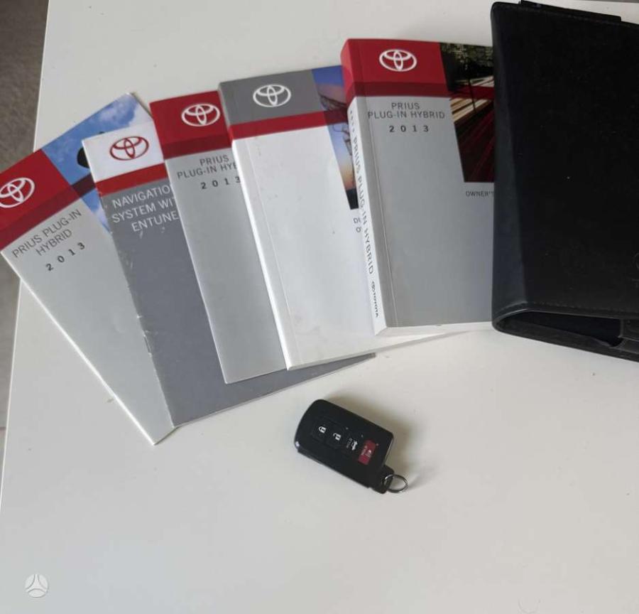 Pelēks Toyota Prius 2013 Viļņa, ar dzinēja tilpumu 1.80 L un nobraukumu 276 tūkst. km par 8300 €, foto 25 vietnē AUTOMOTO.COM.LV