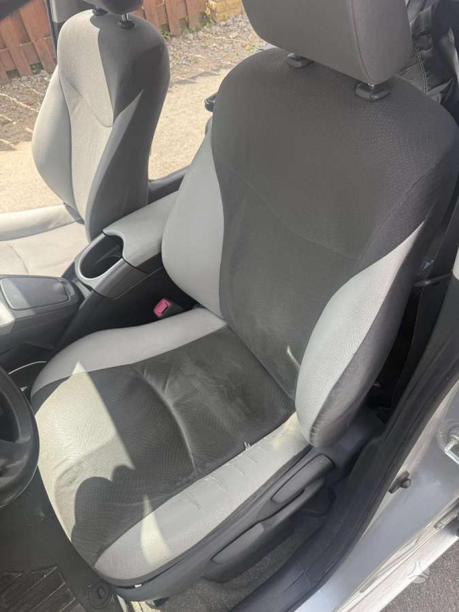 Pelēks Toyota Prius 2013 Viļņa, ar dzinēja tilpumu 1.80 L un nobraukumu 276 tūkst. km par 8300 €, foto 29 vietnē AUTOMOTO.COM.LV