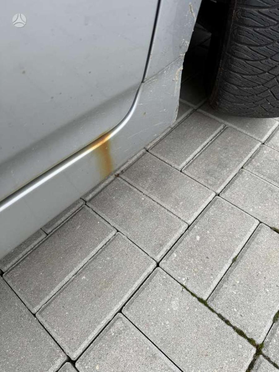 Pelēks Toyota Prius 2013 Viļņa, ar dzinēja tilpumu 1.80 L un nobraukumu 276 tūkst. km par 8300 €, foto 34 vietnē AUTOMOTO.COM.LV