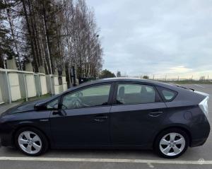 Grey Toyota Prius 2013 in Klaipeda, with an engine capacity of 1.80 L and mileage of 261 thousand km for 6900 €, photo 1 on AUTOMOTO.COM.LV