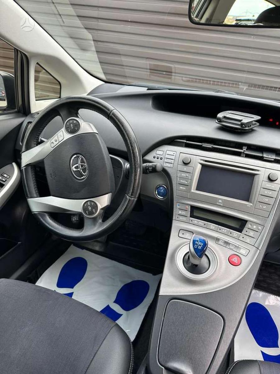 Grey Toyota Prius 2013 in Klaipeda, with an engine capacity of 1.80 L and mileage of 261 thousand km for 6900 €, photo 3 on AUTOMOTO.COM.LV