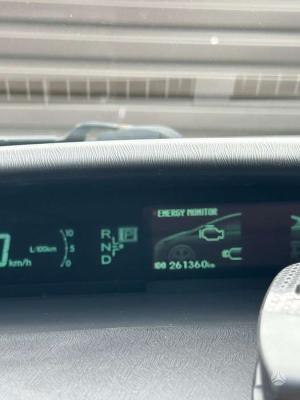 Grey Toyota Prius 2013 in Klaipeda, with an engine capacity of 1.80 L and mileage of 261 thousand km for 6900 €, photo 6 on AUTOMOTO.COM.LV