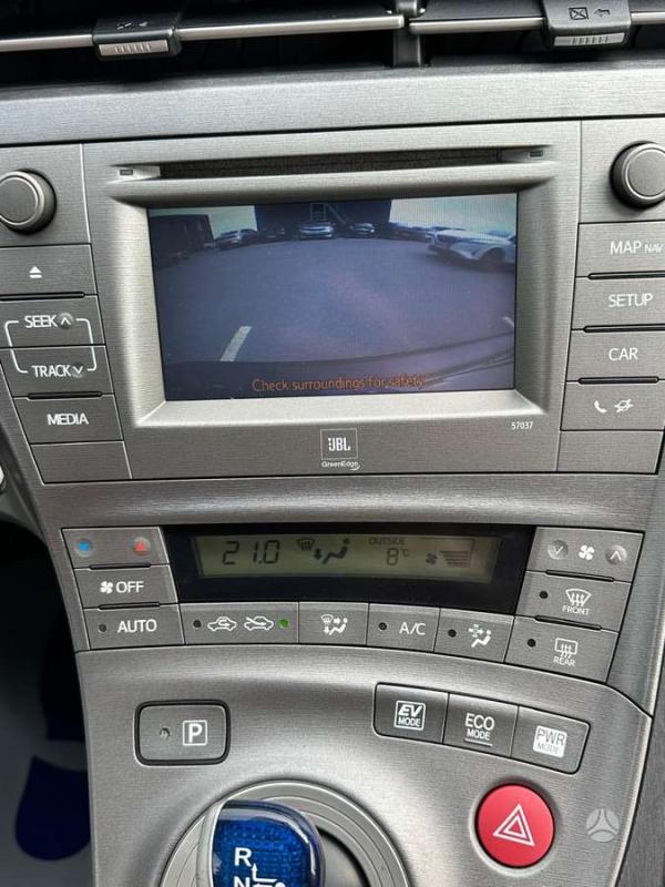Grey Toyota Prius 2013 in Klaipeda, with an engine capacity of 1.80 L and mileage of 261 thousand km for 6900 €, photo 7 on AUTOMOTO.COM.LV
