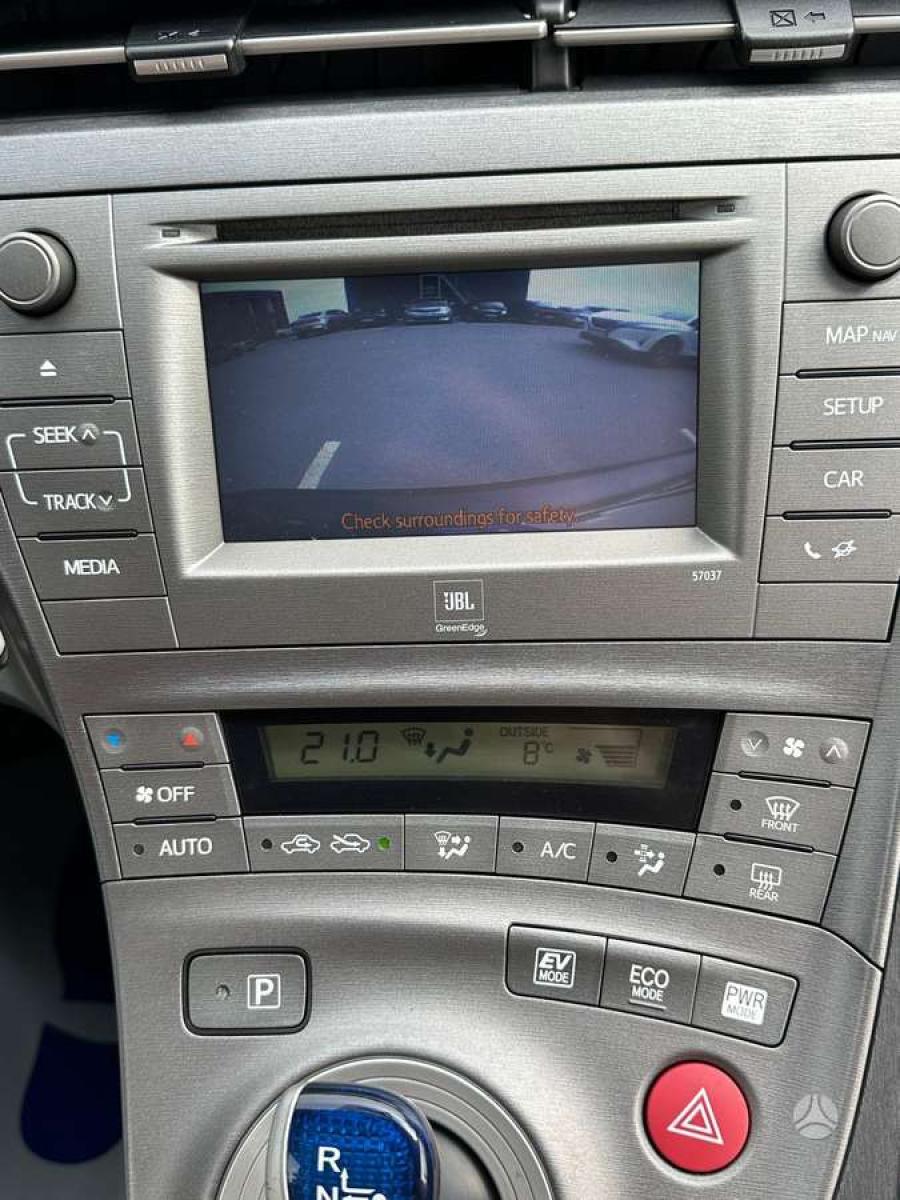 Grey Toyota Prius 2013 in Klaipeda, with an engine capacity of 1.80 L and mileage of 261 thousand km for 6900 €, photo 7 on AUTOMOTO.COM.LV