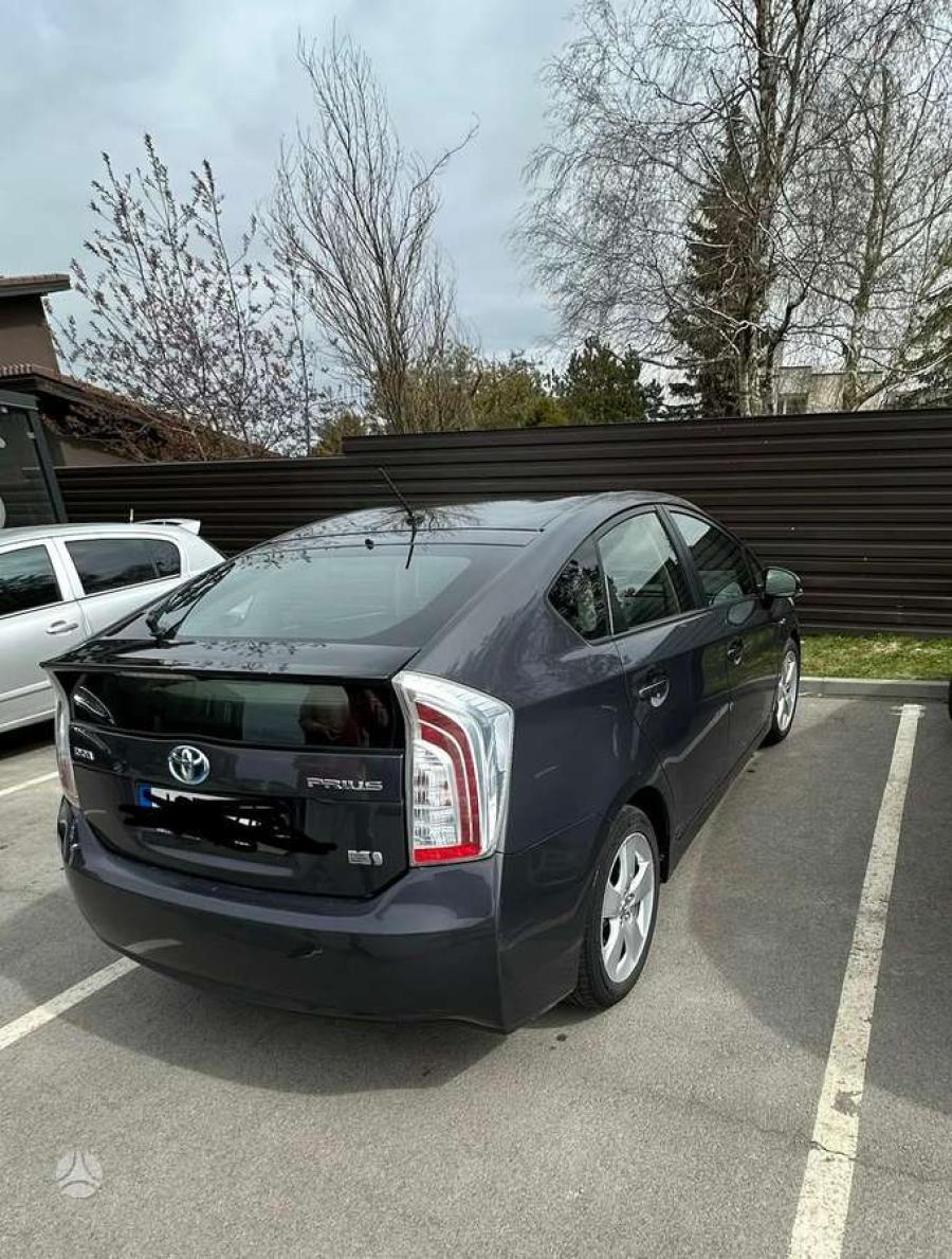 Grey Toyota Prius 2013 in Klaipeda, with an engine capacity of 1.80 L and mileage of 261 thousand km for 6900 €, photo 8 on AUTOMOTO.COM.LV